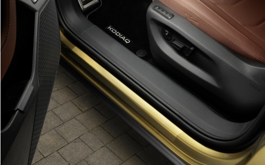 Protective door sill foils front - transparent | Official Skoda Auto ...